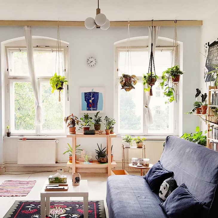 How I Found Cheap Furniture for My College House Dorm Therapy
